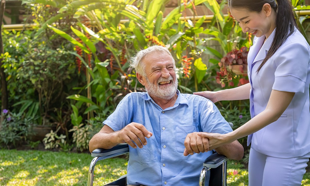 How to Find a Trusted Elderly Caregiver in Singapore - Health Trust Center